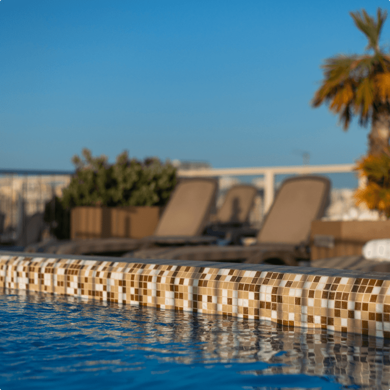 Bayview - Pool | ST Hotels