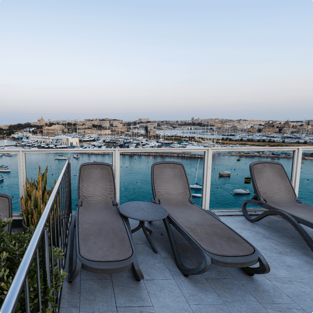 Bayview - Pool | ST Hotels